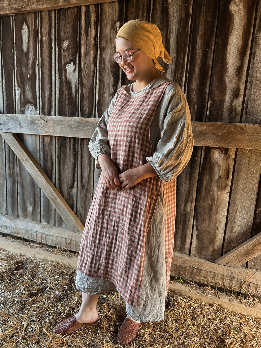 The Foraging Apron – Earthen Threads Co