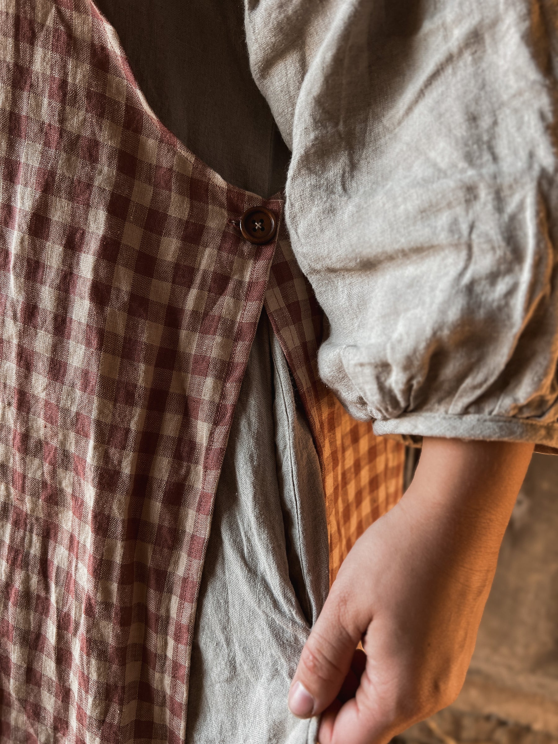 The Foraging Apron – Earthen Threads Co